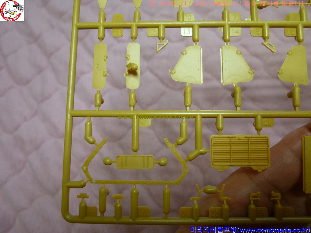 Sd.Kfz.263 Panzerfunkwagen # AF35263 [1/35 AFV Club MADE IN TAIWAN] PT2 ...