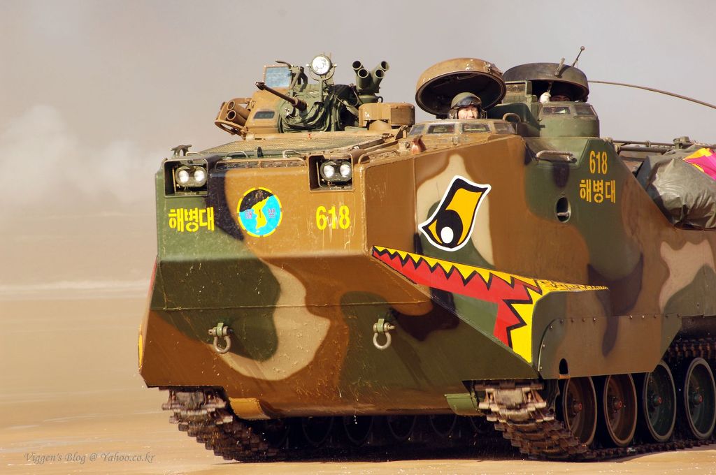 상륙작전의 주역 (AAV7A1) 수륙양륙 장갑차 PT1 - Ⅱ 정보 & 자료실 - 미라지의 콤프방