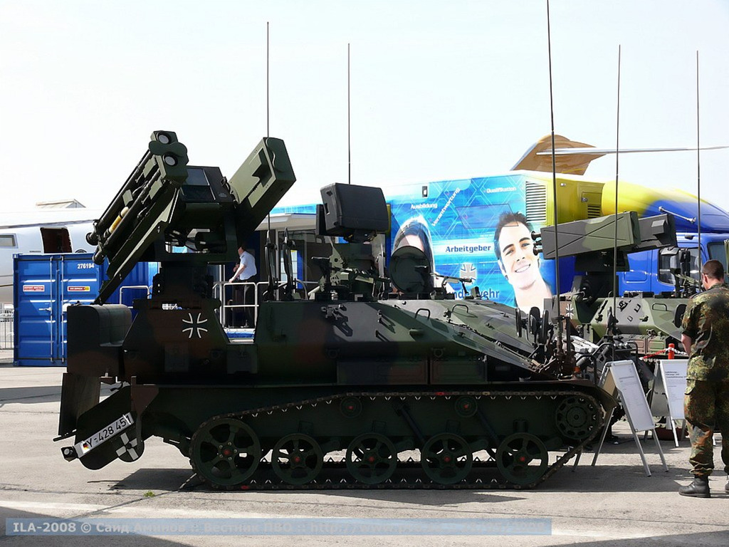 Wiesel 2 LeFlaSys (Ozelot & AFF & BFUF) # 03205 [1/35 th Revell MADE IN ...