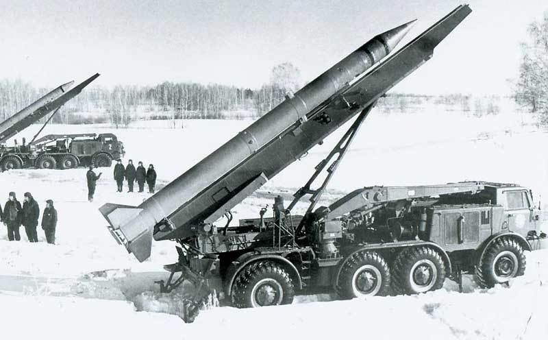 Russian 9P113 TEL w/9M21 Rocket of 9K52 Luna-M Short-range artillery ...