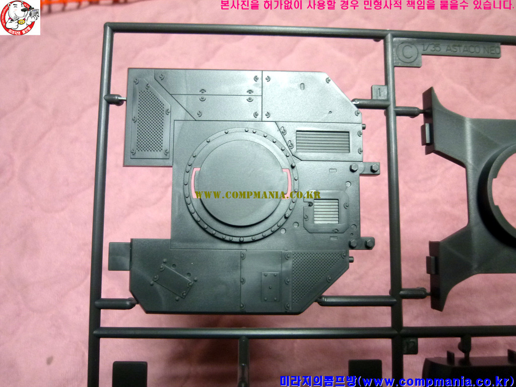 Hitachi Construction Machinery Astaco NEO Double Arm Working Machine ...