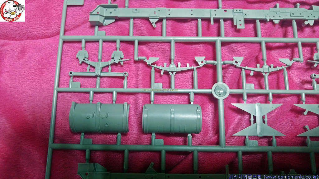 M915 Tractor with M872 Flatbed trailer & 40FT Container # 01015 [1/35th ...