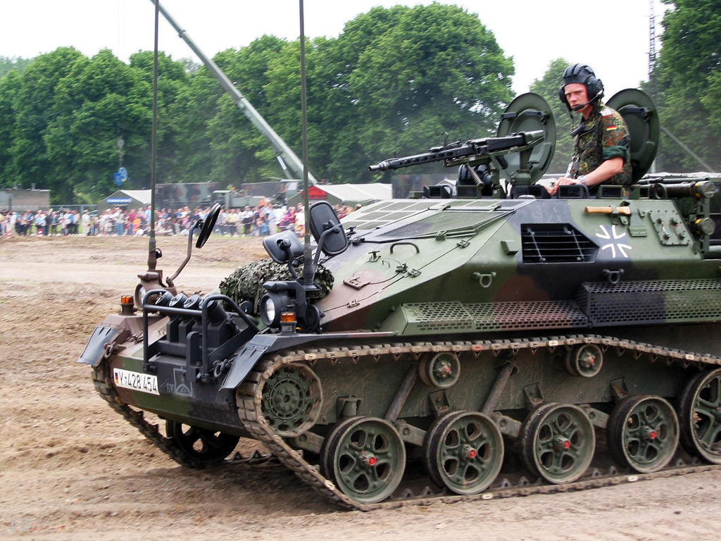 Wiesel 2 LeFlaSys (Ozelot & AFF & BFUF) # 03205 [1/35 th Revell MADE IN ...