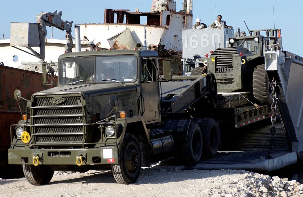 M915 Tractor with M872 Flatbed trailer & 40FT Container # 01015 [1/35th ...