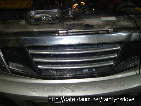 일산 쌍용 렉스톤 시동이 늦께 걸리면서 주행중에 계기판에 노란 불이 점등된 경우 쌍용 자동차 정비 일산패밀리카 자동차