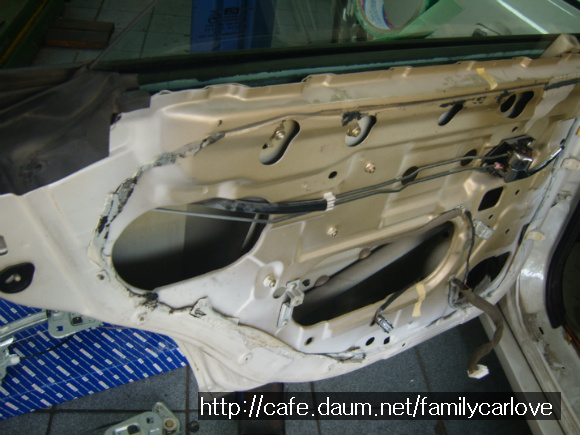 그랜져 Xg 유리 창문이 올라가지 않아 수리작업중 일산 그랜져 Xg 창문 문제 입고 현대 자동차 정비 일산패밀리카 자동차10년타기착한정비센터 정발산점