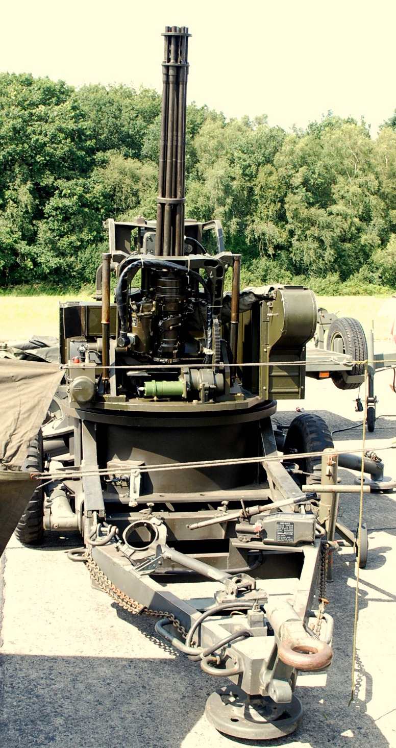 서방 최초의 APC(armored personnel carrier) M113 씨리즈 (M163 Vulcan Air Defense ...