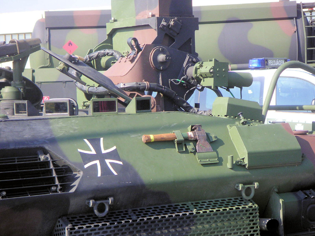 Wiesel 2 LeFlaSys (Ozelot & AFF & BFUF) # 03205 [1/35 th Revell MADE IN ...
