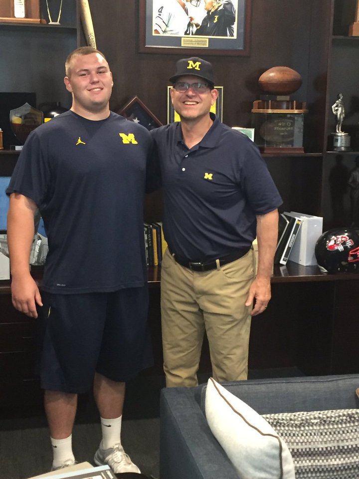 미식축구계의 주목을 받고있는 2000년생 고딩들.jpg (BGM) - 막이슈 - 쭉빵카페