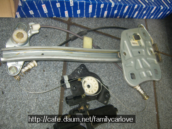 그랜져 Xg 유리 창문이 올라가지 않아 수리작업중 일산 그랜져 Xg 창문 문제 입고 현대 자동차 정비 일산패밀리카 자동차10년타기착한정비센터 정발산점