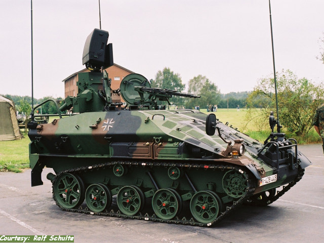 Wiesel 2 LeFlaSys (Ozelot & AFF & BFUF) # 03205 [1/35 th Revell MADE IN ...